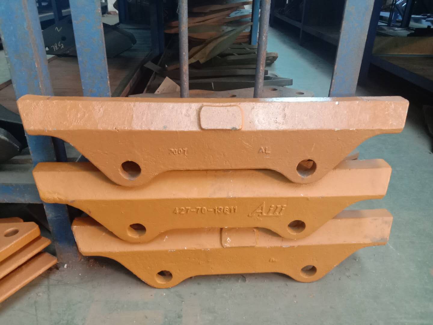 China Pin on Side Protector Komatsu style Spare Parts 427-70-13611 factory and suppliers | Aili