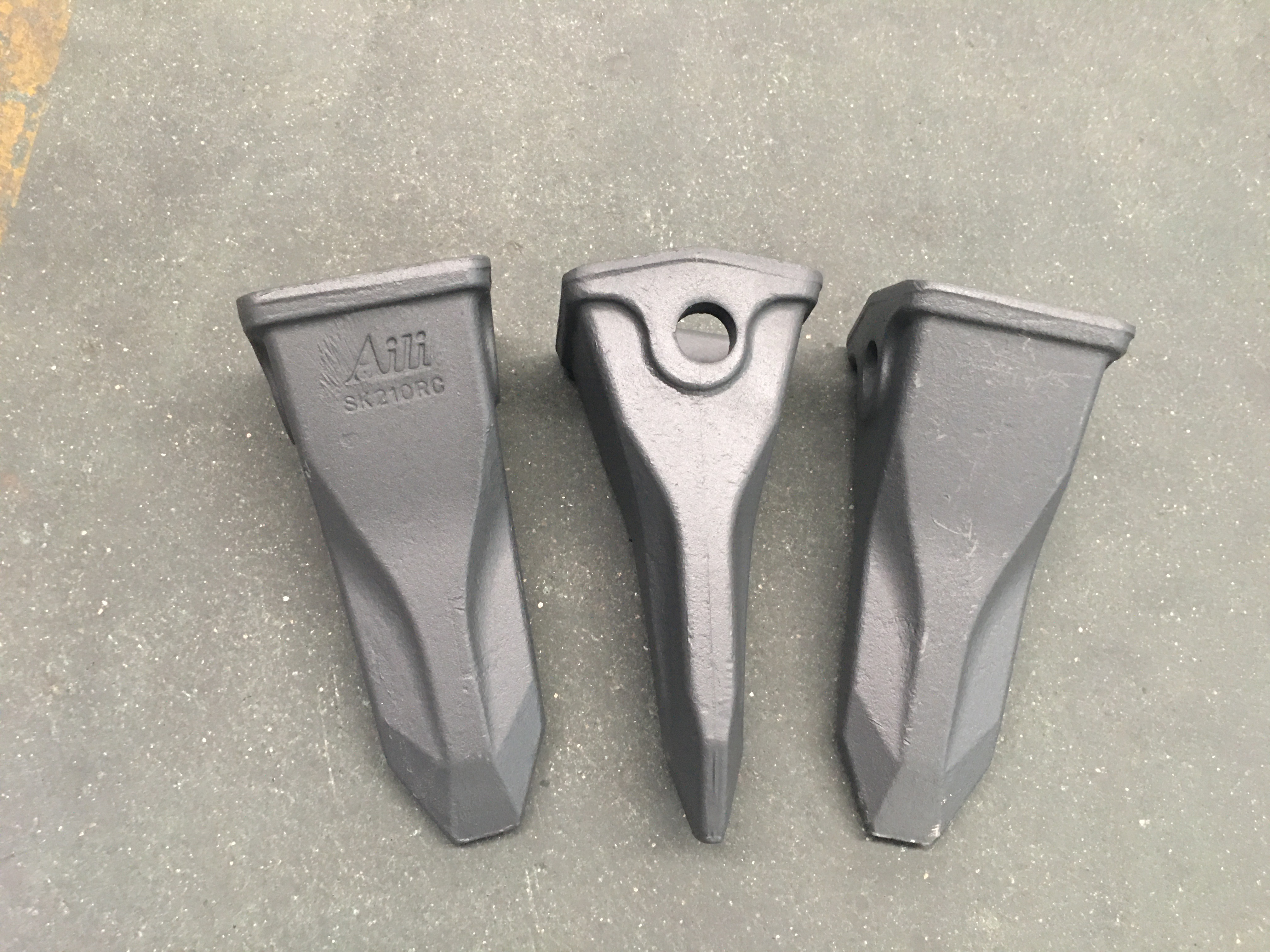 China Forging SK210 RC Teeth For Kobelco Excavator Parts Rock Bucket ...